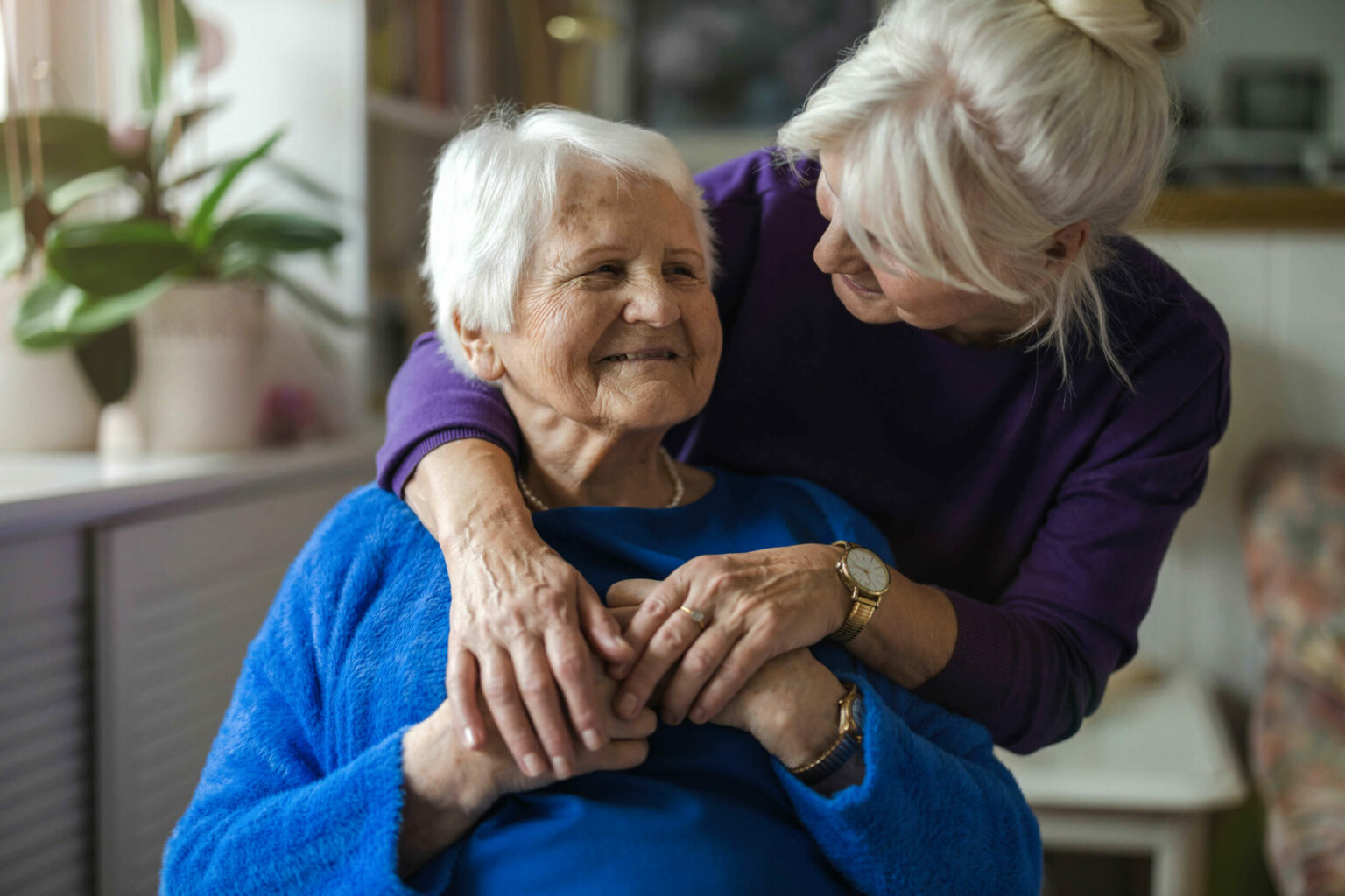 Living Alone With Dementia: 8 Warning Signs It’s Time To Consider ...